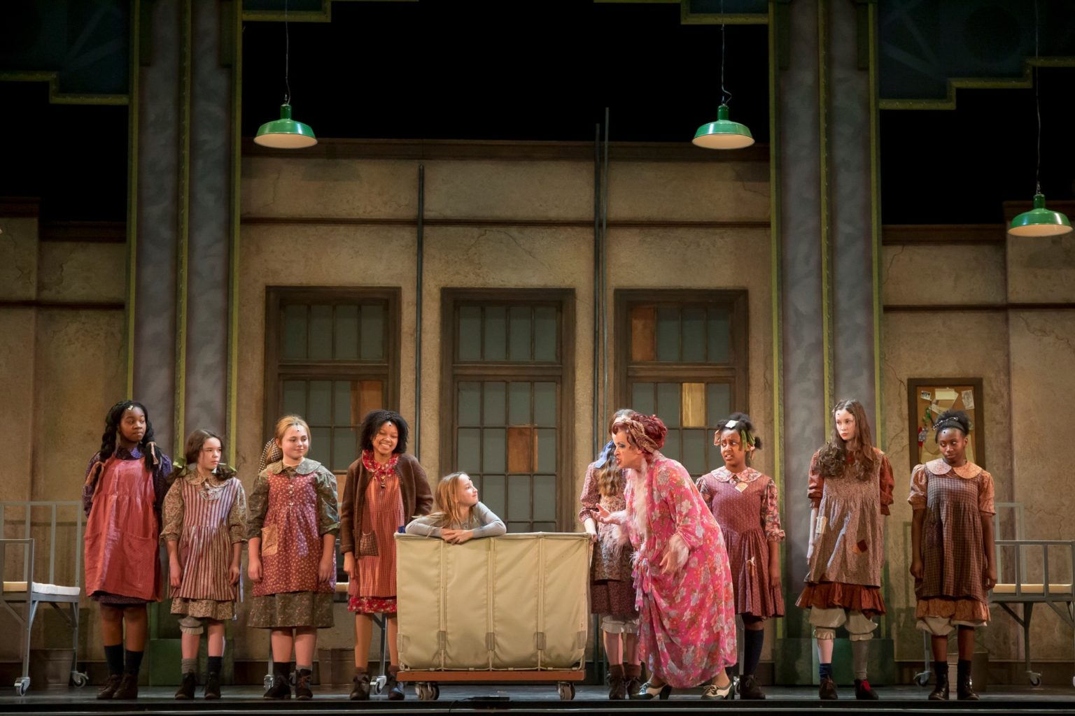 The Children's Theatre of Cincinnati's Annie Jr. is a dose of sunshine ...